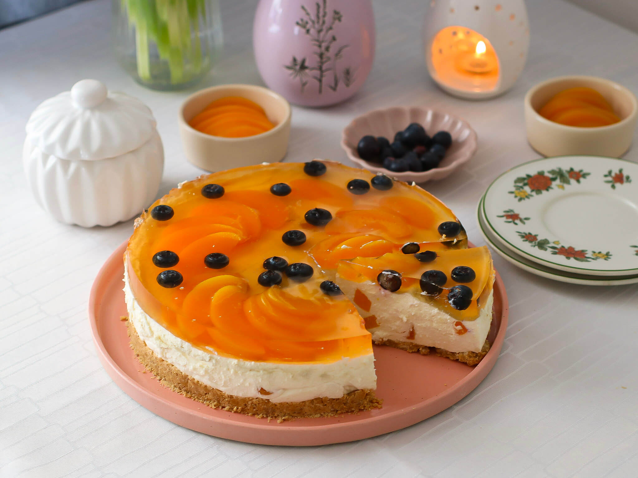 Nekeptas varškės tortas su žele ir konservuotais persikais - Skanauk su ...